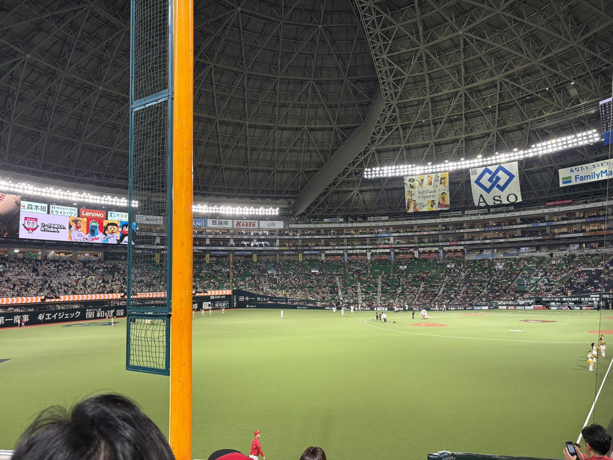今日の席！ ポールが近めのところです！ #carp https://t.co/Rzw4Zig9Hs
