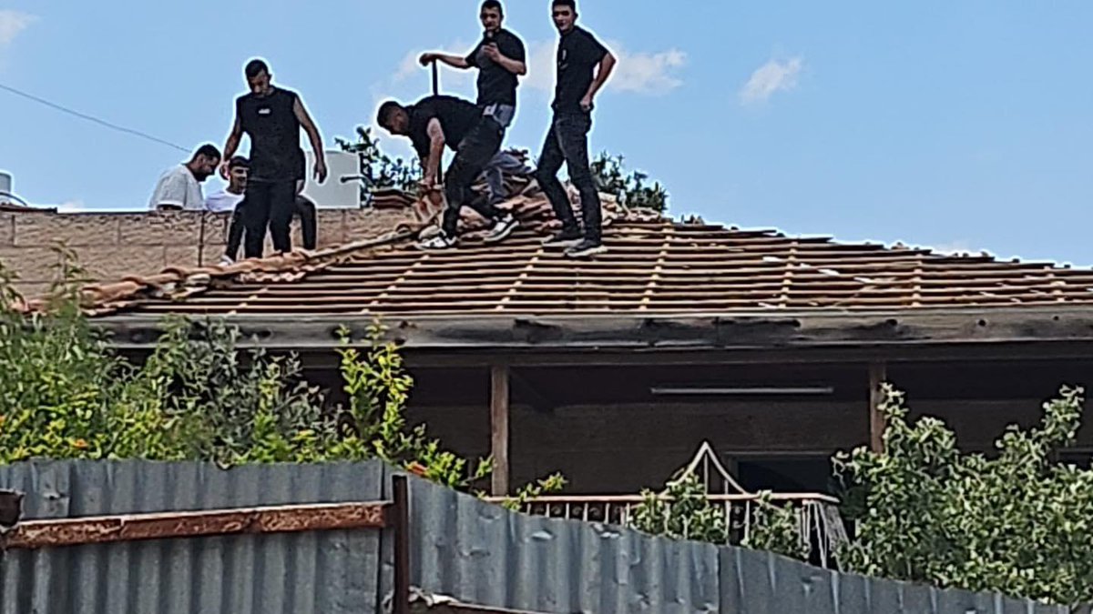 Israeli occupation authorities on Sunday forced a Jerusalem resident to ...