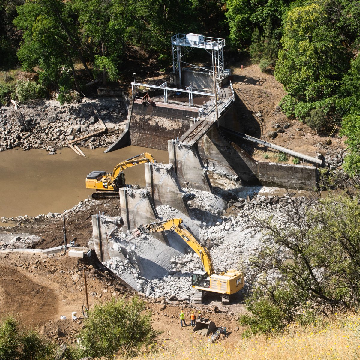 The United States has more than 90,000 dams on its rivers. Many of them ...