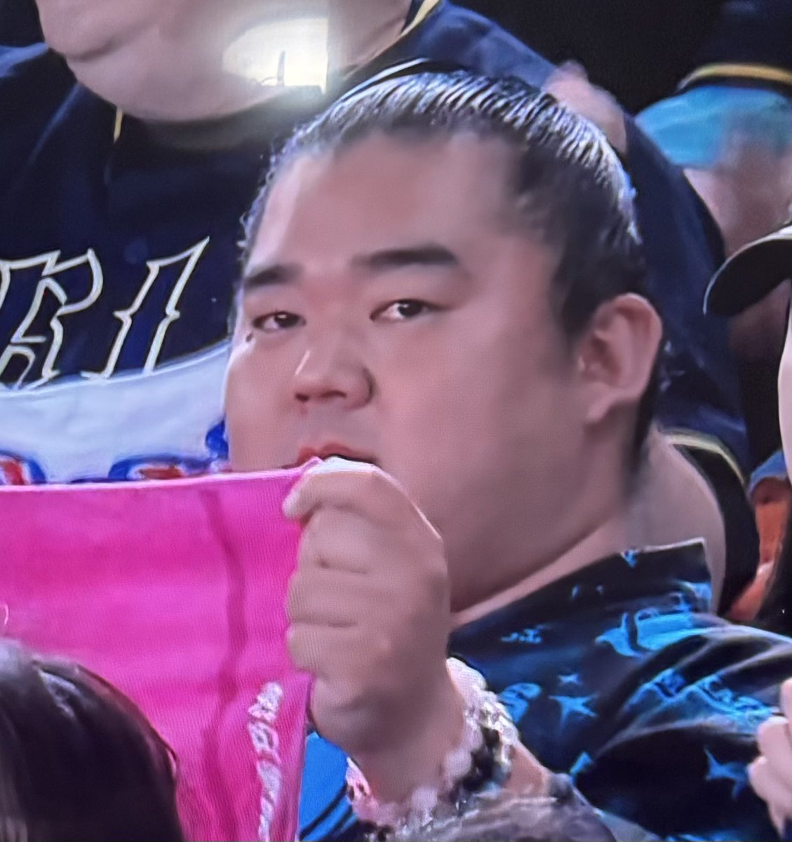 ピンクのタオルのお相撲さんってのは湘南乃海だったんだ オリファンなのね