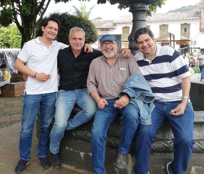 Hace unos años, visitando a Argiro en su tierrita juntos a Daniel Sanín ...