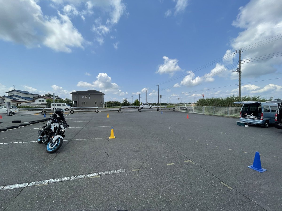 今日のバイク練習場サムライライダース 本日はちょっと不安定な天気予報ですが、今のところ問題なさそうです。 日曜日の大会に向けて練習されてます ...