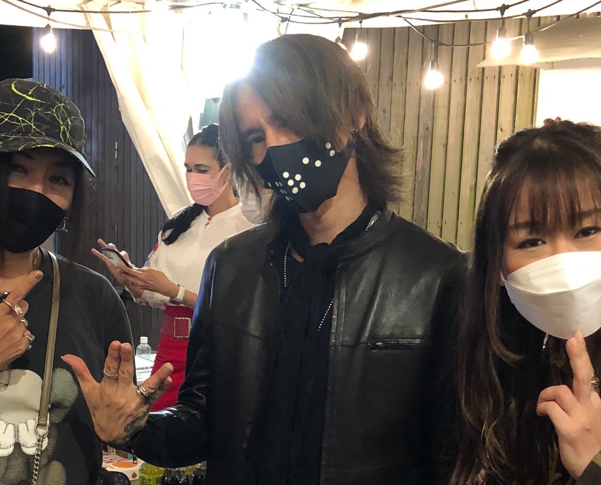 懐かしい写真がでてきた…2021年10月の衆院選のれいわのキックオフ集会の楽屋。処凛さん、SUGIZOさんと久々に再開しました。 自分自身 ...