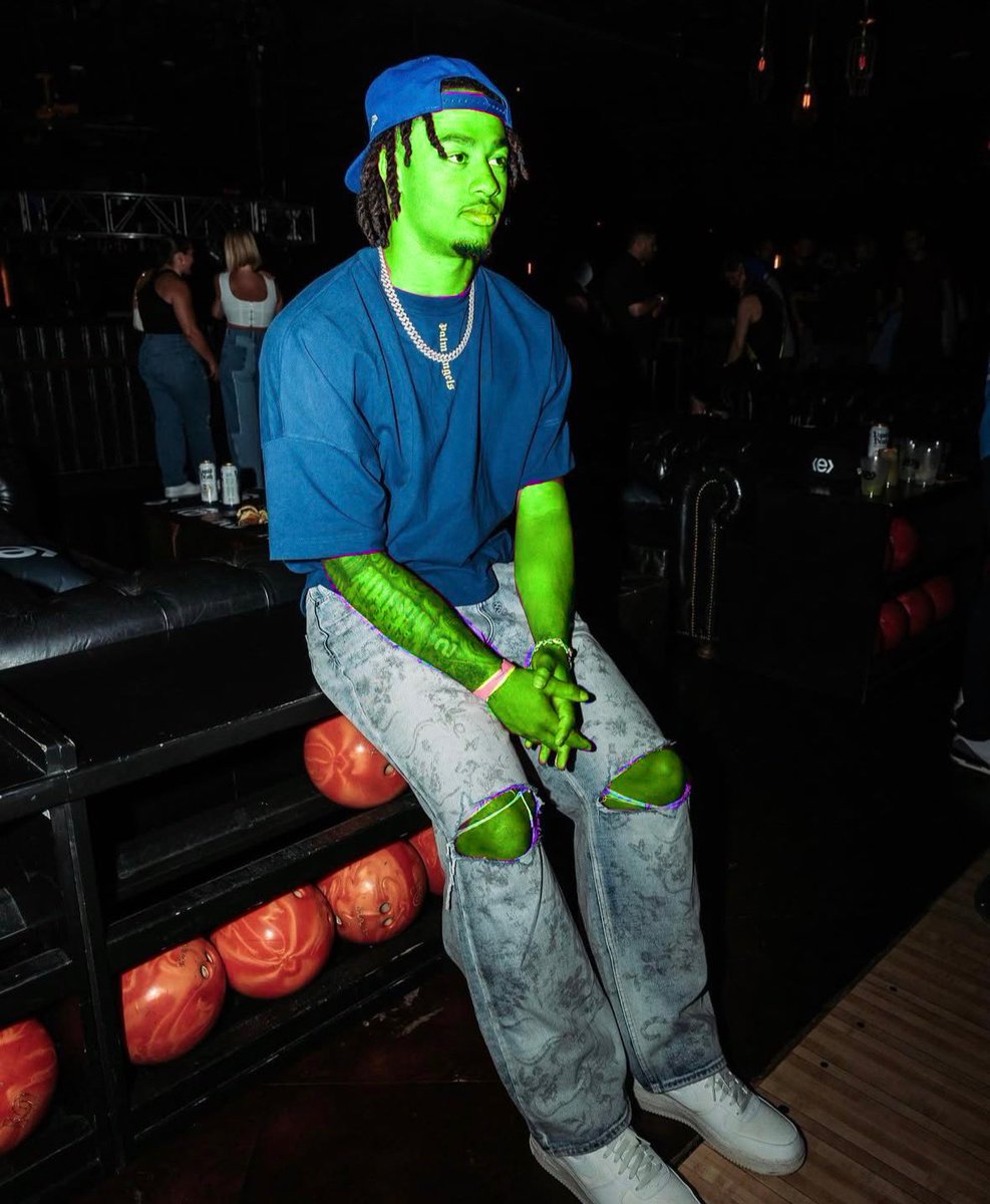 normal jsn or green jsn 樂 https://t.co/A6GSAszCTo