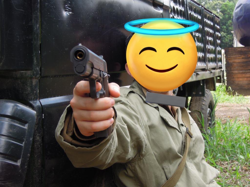 #由緒正しきハンドガンの構え方