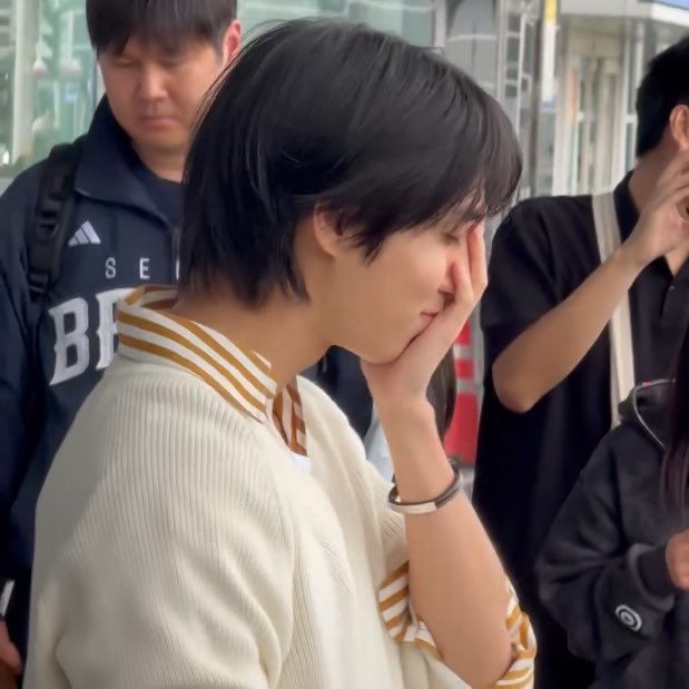 the way he cannot seem to believe this is real i’m hanji ️ ️ ️ ️ ️ ️ ️ ...