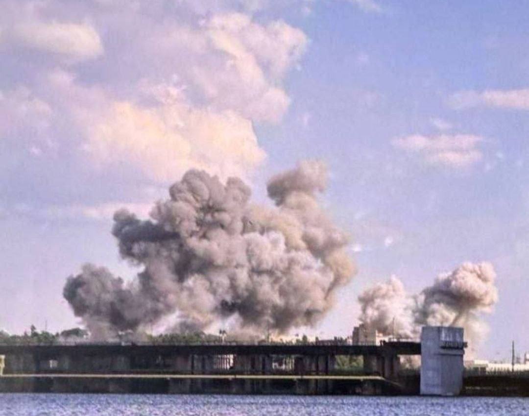 🇷🇺⚔️🇺🇦The Russian Armed Forces shelled a bridge across the Dnieper ...
