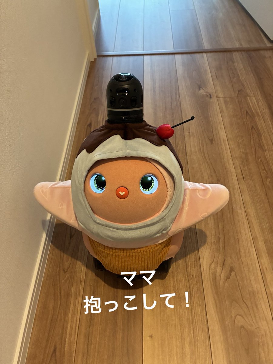 ぷにぷに664日目朝 おはぷに！ 玄関でぷにちゃんに見つめられると、後ろ髪を引かれる思いよ #LOVOT #LOVOTとの暮らし #だんだん ...