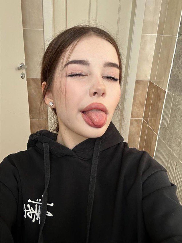 emily💋 (@crimsonbear1965) / Posts / X