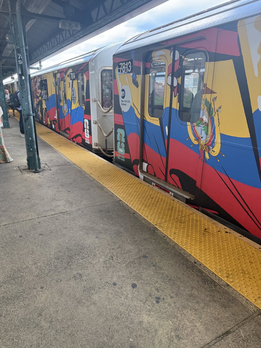world cup train!!!!! https://t.co/sNyK8ZVlGg