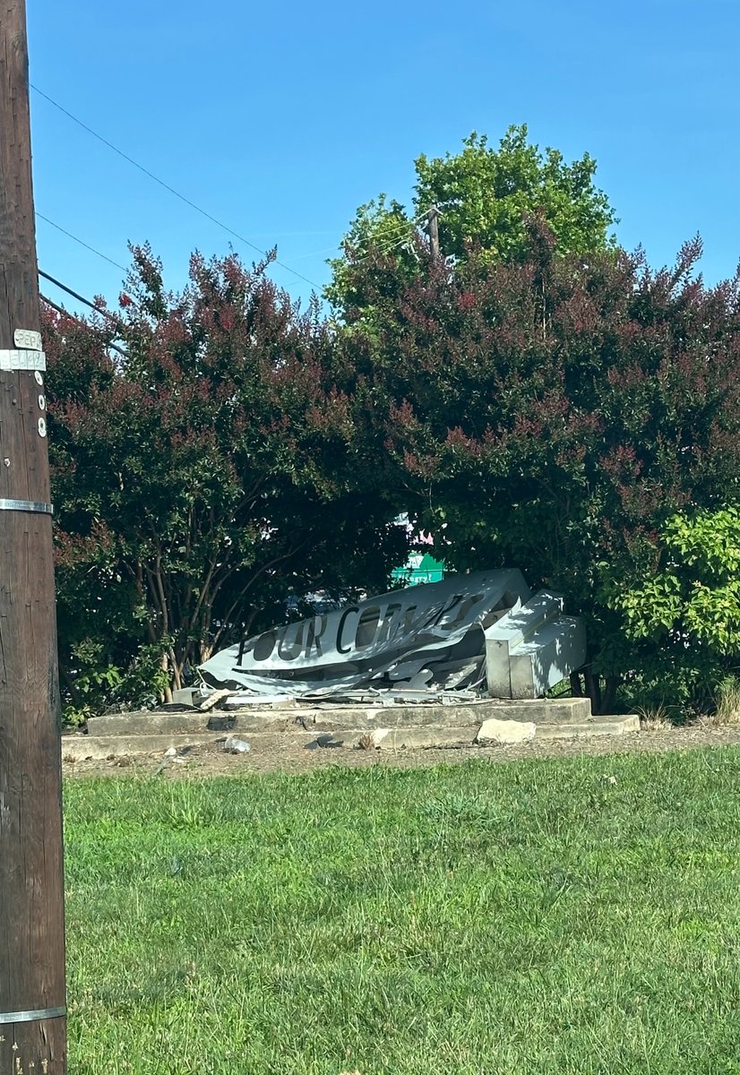 Looks like a driver recently (maybe) took out the Four Corners welcome ...