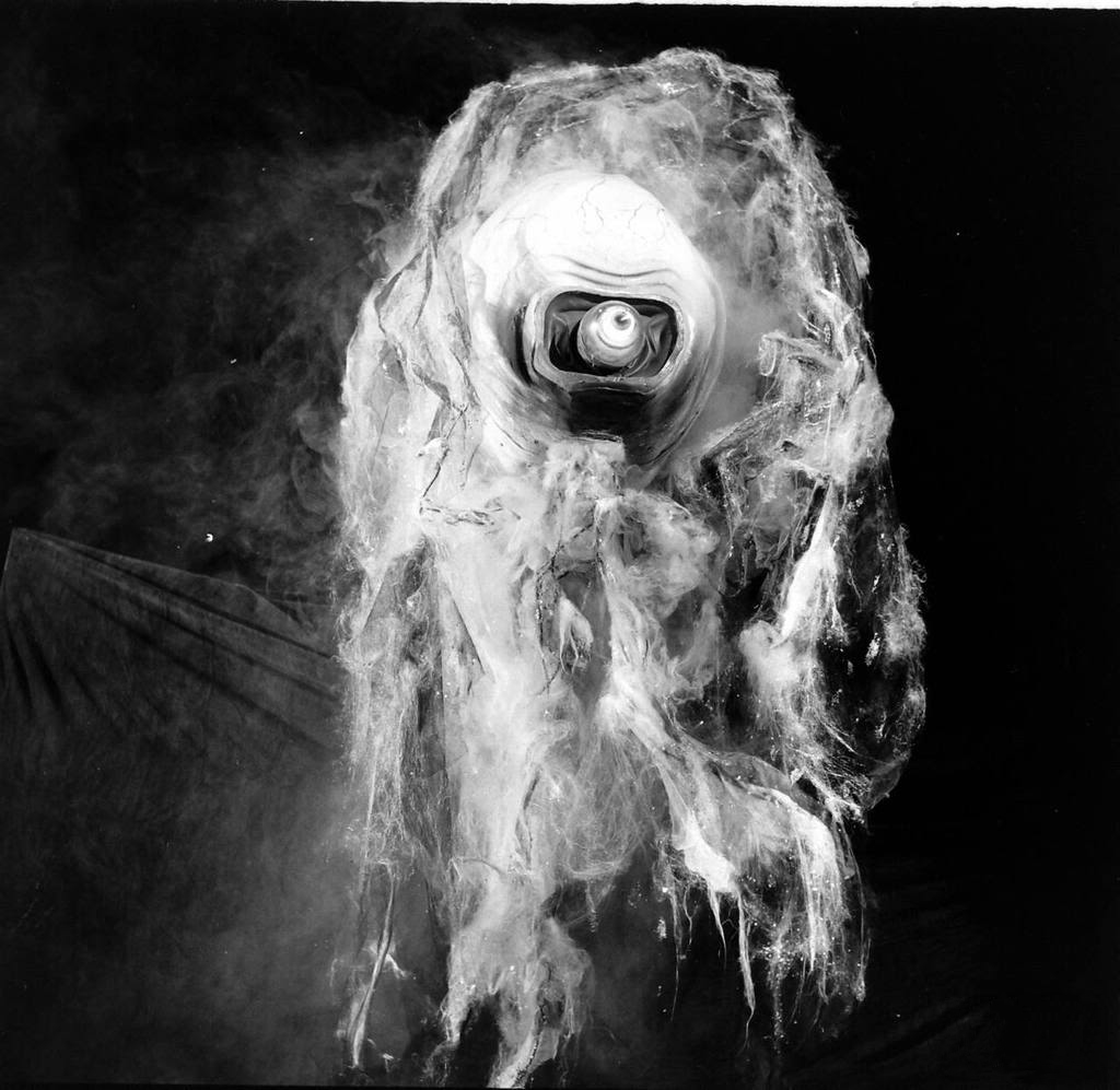 Richard Carlson and Barbara Rush see a meteor crashing to earth in 1953 ...