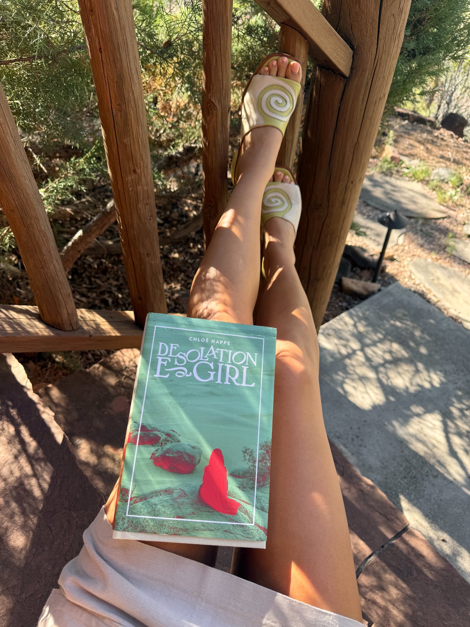 CHLOÉ HAPPE on X: "My first book, Desolation E-Girl, is OUT TODAY! The ...