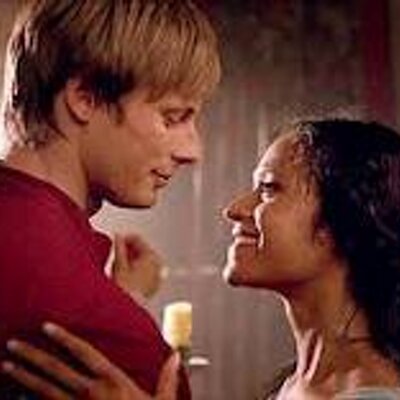 Gwen And Arthur Kiss