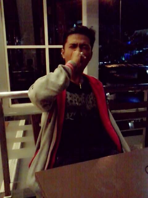 David Sinatra on Twitter: "baru ngerti soalnya,...puyeng RT @niaaaaL: Emang kenapa kalo tweet ...