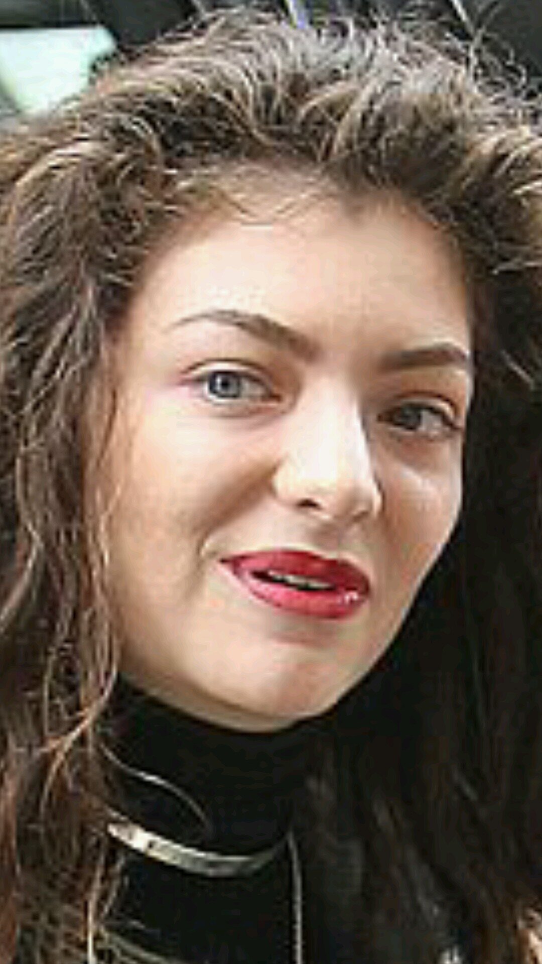 Why couldn't Lorde maintain mainstream success after the mid 2010s ...