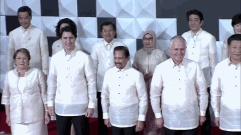 WATCH: Apec leaders, spouses pose in 'barong Tagalog' APEC2015 ...