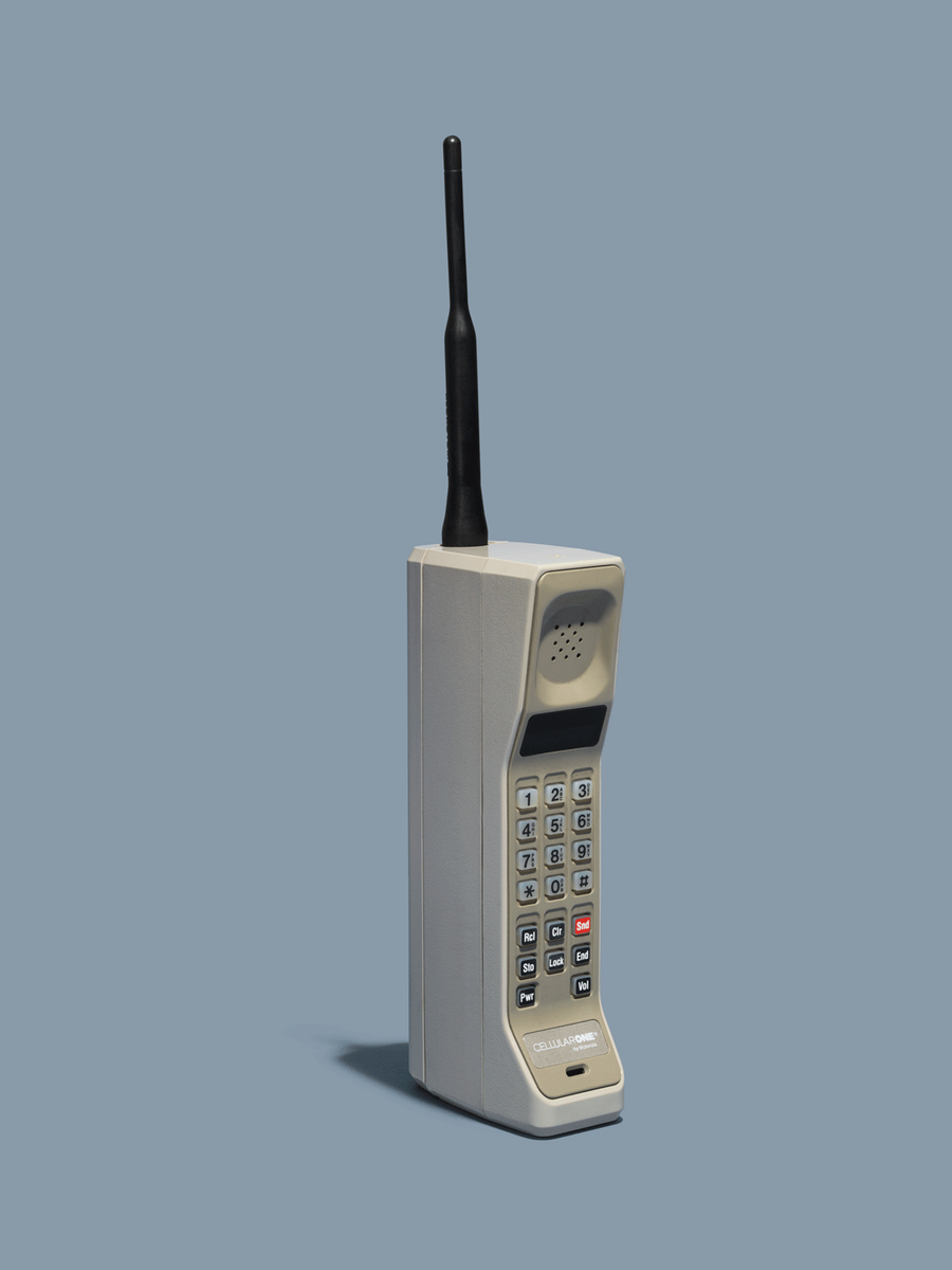 World's first mobile phone —1983 weight: 2.4 lbs talk time: 30 minutes ...
