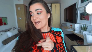 cloecouture : Latest news, Breaking news headlines | Scoopnest