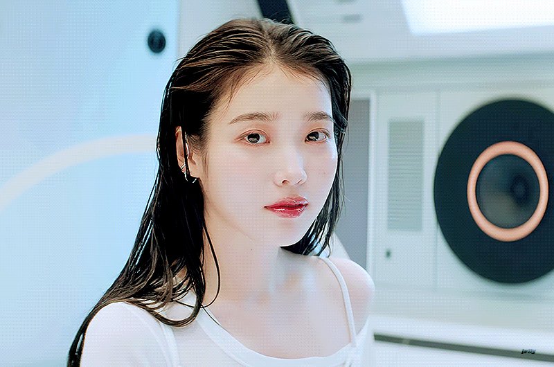 Eight MV cr. jelly_0516 #아이유 #이지은 #IU #JIEUN #아이유 #이지은 #iu #jieun iu moments @archiveljn