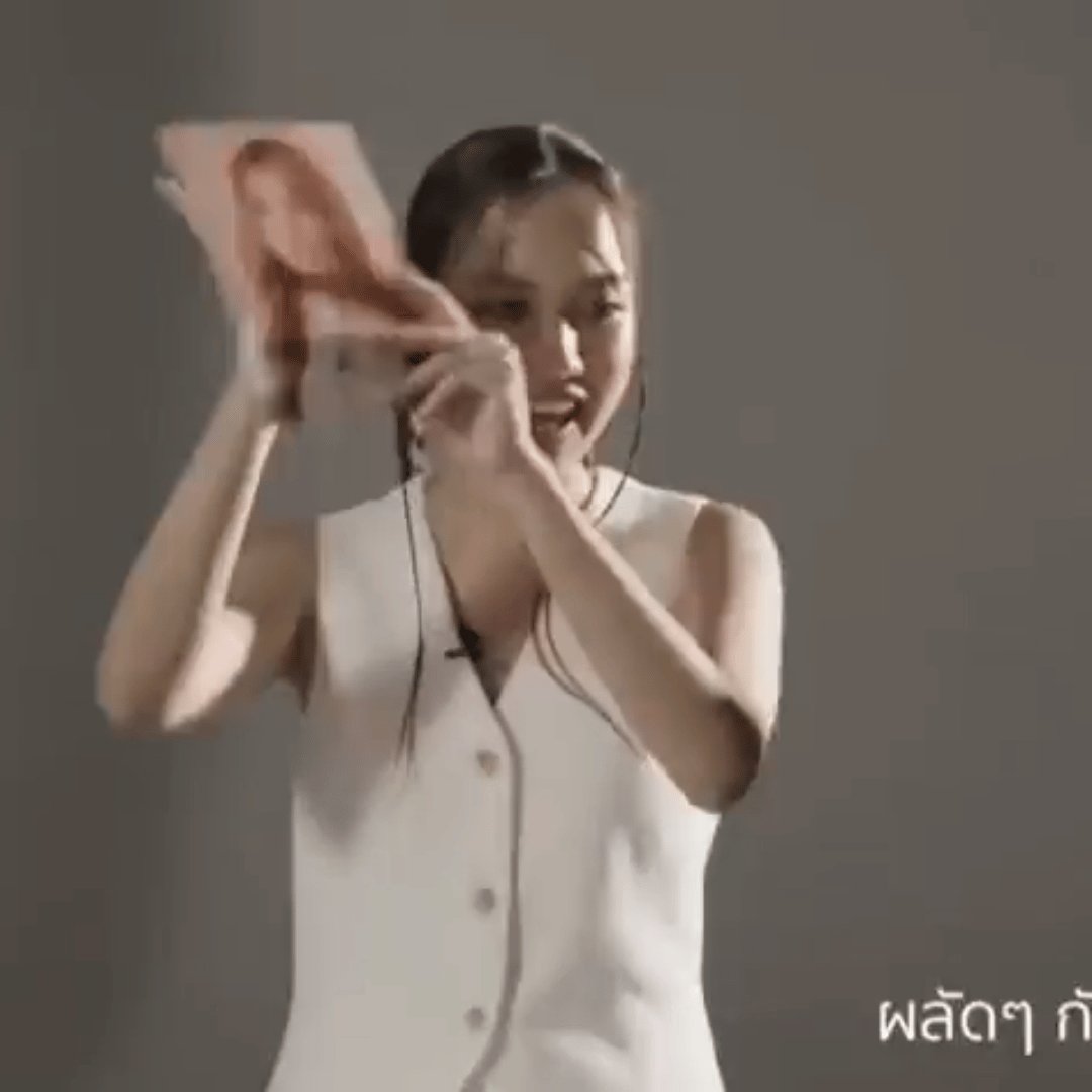 PANDA on Twitter: "freen turned to avoid becky's face Love very much🫠 #srchafreen #beckysangels ...