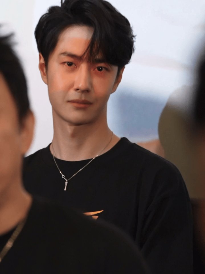 🏻🌟baili Wife Panther Tracer Saint 💚 平安喜乐王一博 On Twitter Do You Know Staring At Me Like That