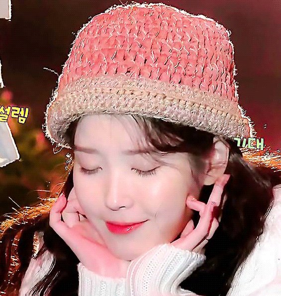 [IU TV] strawberry moon mv 메이킹 #아이유 #IU 아니 딸기야 사람이야 🍓🐰 https://t.co/Ir2dNHDYaX #아이유 #iu ᴘᴜʀᴘʟᴇ ...