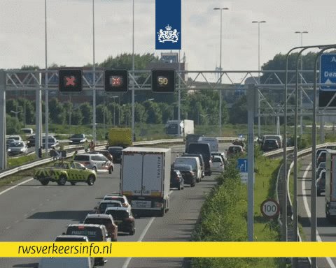 Rijkswaterstaat Verkeersinformatie on Twitter: "Het ingesloten verkeer mocht er hier nog langs ...