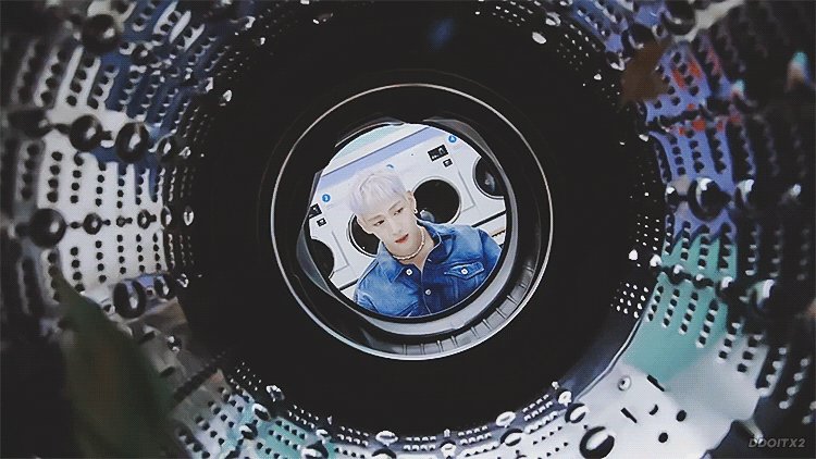 IMAHU 👒 on Twitter: "51,318,214 views 💛💖 #SlowMo #BamBam @BamBam1A 뱀뱀 (BamBam) 'Slow Mo' MV ...