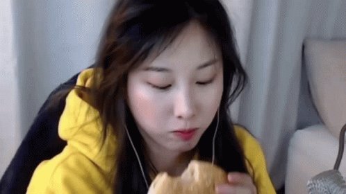 100T Peter Park on Twitter: "@Average_Jonas @starsmitten_ Ratiod by gif of Celine eating https ...