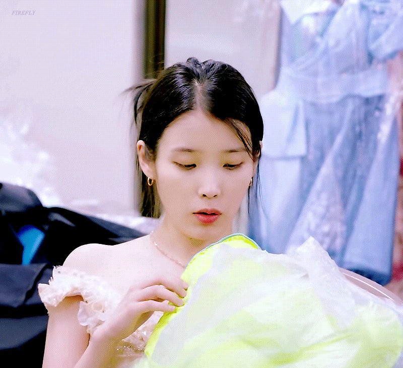 🐰엄마한테 다시 얘기했다가.. 혼났어.. 이건 혼날만 해😂😂 #아이유 #IU https://t.co/D9lvHN3b09 #아이유 #iu 𝘧𝘪𝘳𝘦𝘧𝘭𝘺 @ff__516