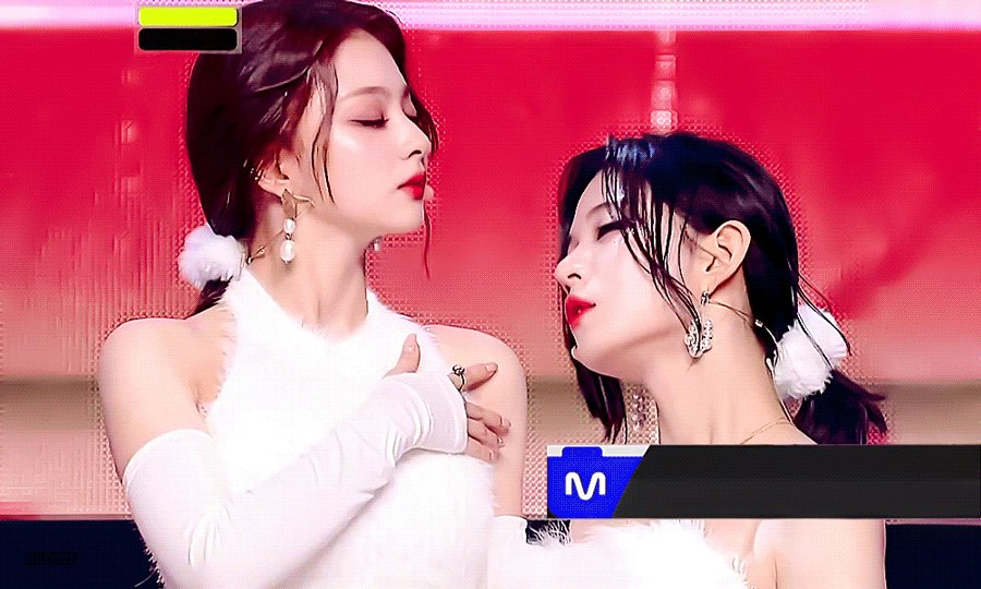 더즌메롱 꼬챙이들아 https://t.co/vVhyhCCy5R 77🍀 @nk00_0707