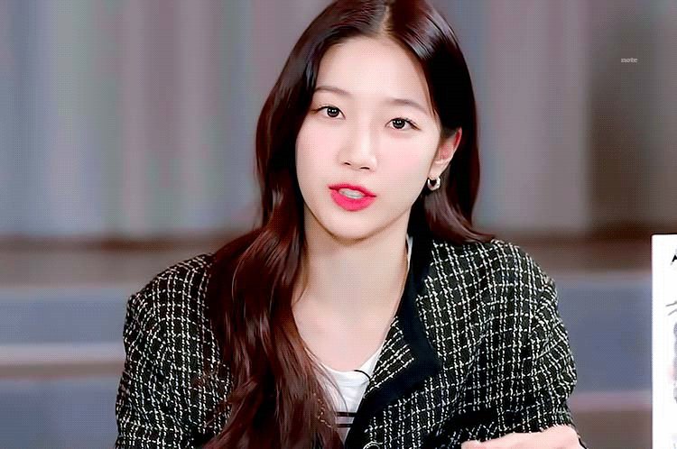 note on Twitter: "#카즈하 #KAZUHA https://bit.ly/3hxzKhQ"