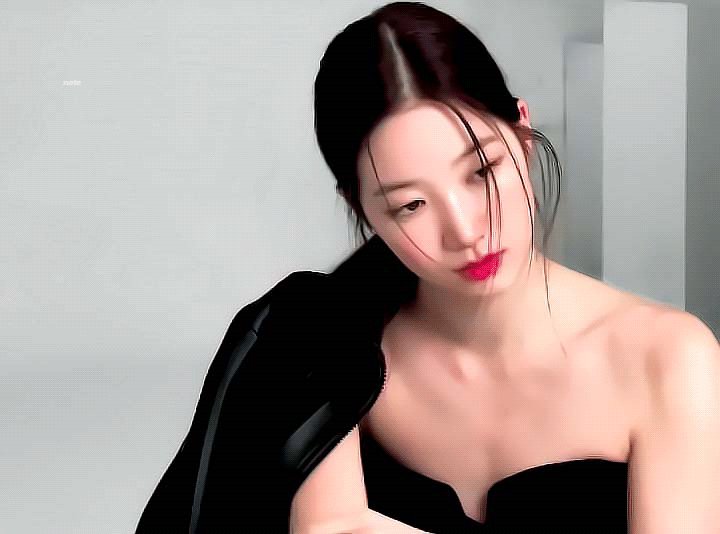 note on Twitter: "#카즈하 #KAZUHA https://bit.ly/3EHf8vM"