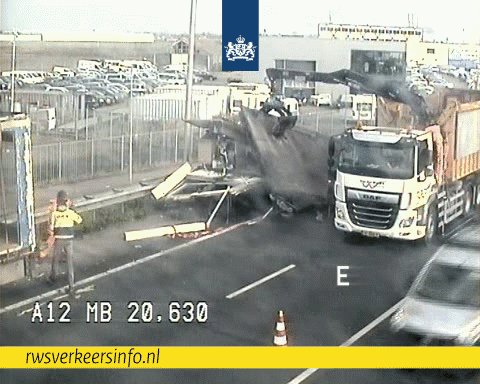 Rijkswaterstaat Verkeersinformatie on Twitter: "Op de #A12 zijn de hulptroepen gearriveerd. We ...