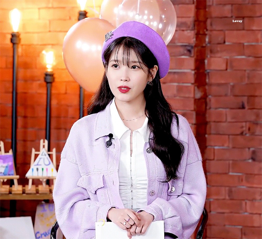 토끼 등장🐰 #아이유 #IU https://t.co/yrmto3kI9Z #아이유 #iu Lovey s2【러비】 💘 @loveys2iu