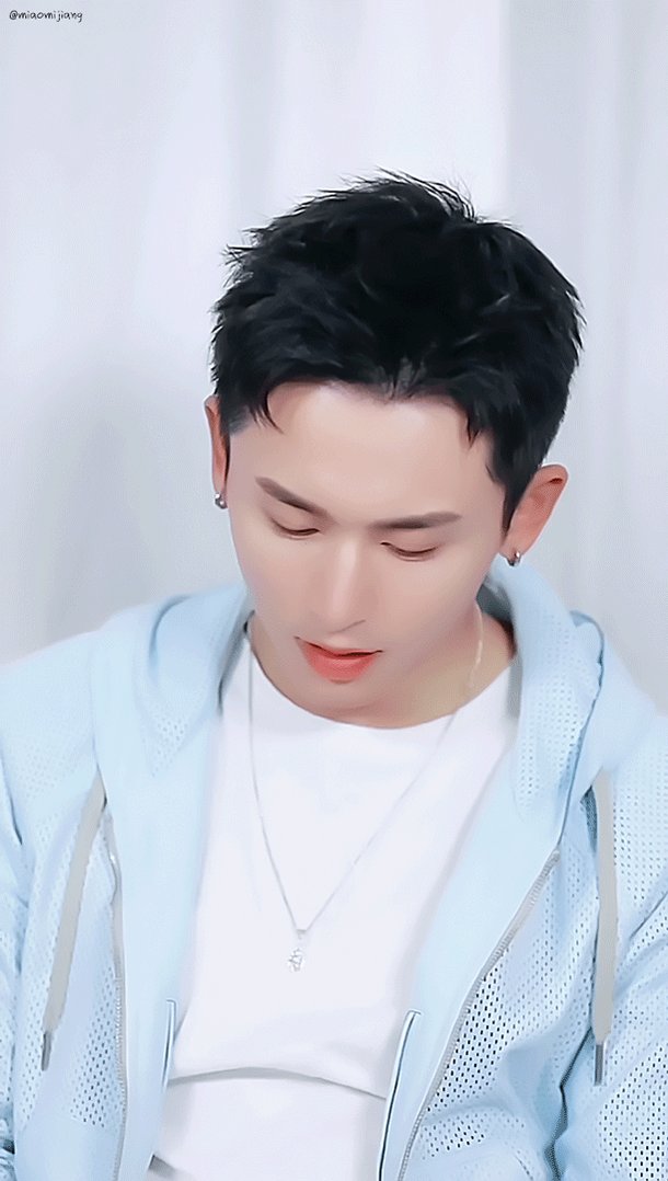 Zhang Zhehan Life Fan🪼 on Twitter: "@WORLDMUSICAWARD @MileyCyrus @Pink @selenagomez Zhang Zhehan ...