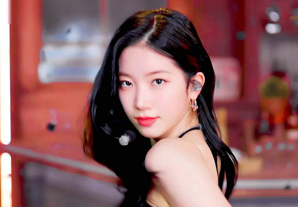 note on Twitter: "#카즈하 #KAZUHA https://bit.ly/426HBFw"