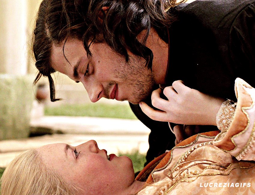 Cesare And Lucrezia Kiss