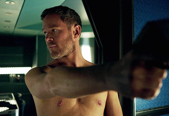 Aaron Ashmore Shirtless