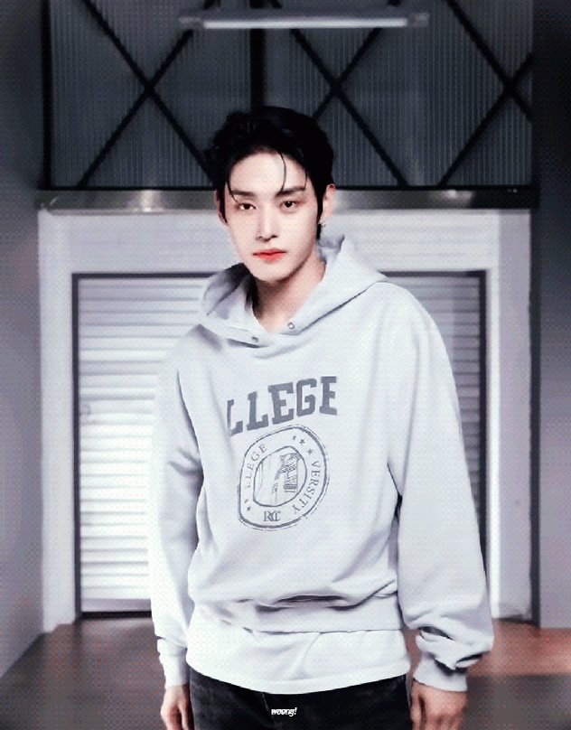 더쿠가 터졌다고? 인티 가입창 열어놨어😉 on Twitter: "[잡담] 김지웅 이거 버추얼 아이돌같아 https://instiz.net/name_enter/88217829…"